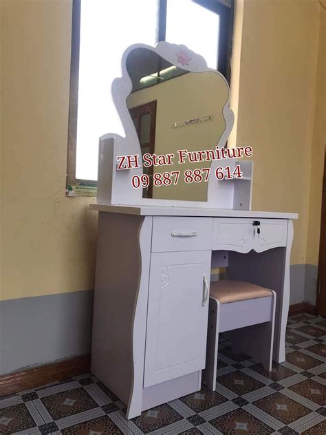 ပန်းကနုတ်ဘောင်ကြည့်မှန်အဖြူရောင်လေး‬ Explore