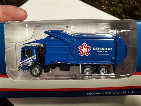First Gear Republic Services Front End Load Garbage Truck 80 0325 187