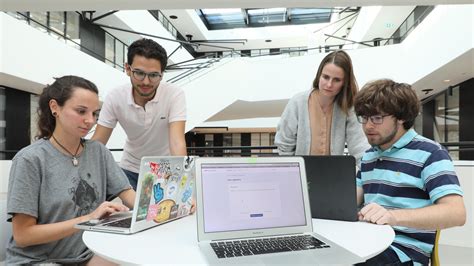 Engaging Students With Online Polling During Class Epfl