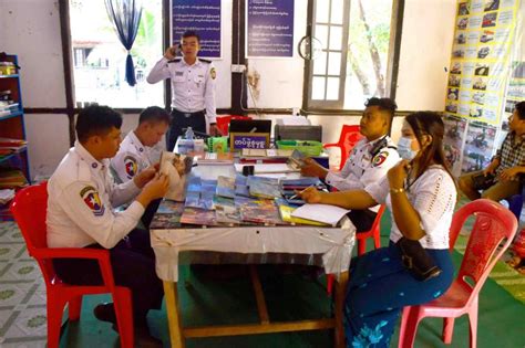 ကျောက်ဖြူ၌ စာဖတ်ရှိန်မြှင့်တင်ရေး ရွေ့လျားစာကြည့်တိုက် Mobile Library ဖြင့် စာအုပ်၊စာစောင်များ