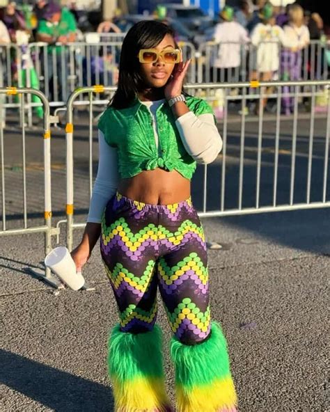 17 Mardi Gras Outfits For Women To Slay The Parade
