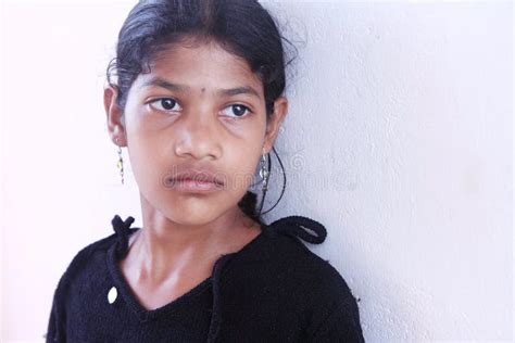 Gedeprimeerd Indisch Meisje Stock Foto Image Of Stel Portret