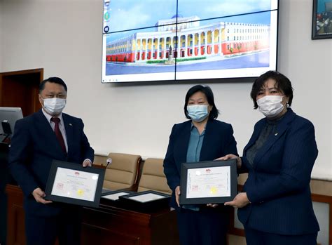 МУИС ийн дөрвөн хөтөлбөр магадлан итгэмжлэгдэж гэрчилгээгээ гардан… Монгол Улсын Их Сургууль