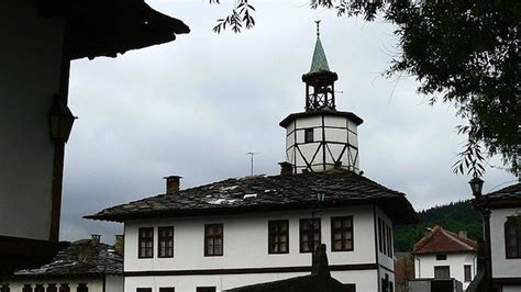 Гимназия в Трявна съхранява традициите Новини бг