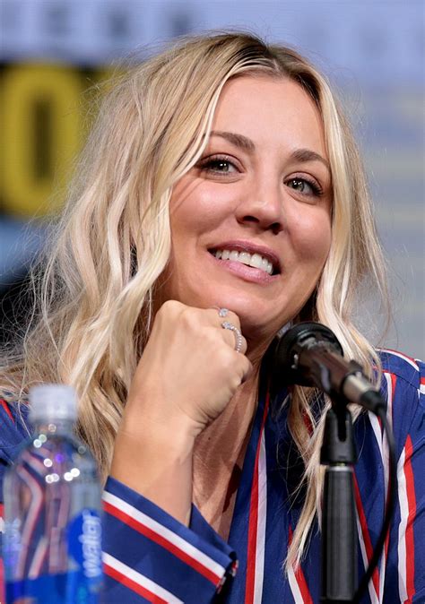 Salario Ingreso Fortuna Total Kaley Cuoco 2025 Misalario Org