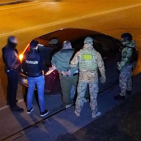 Правоохоронці затримали жителя Одещини який за гроші підробляв документи для уникнення від