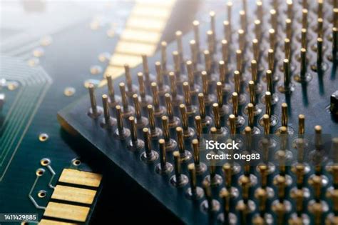 Mikroprosesor Pada Latar Belakang Sirkuit Mikro Motherboard Foto Stok Unduh Gambar Sekarang