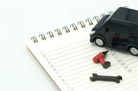 자동차 모델 및 장비 모델도 서 순위 에 배치 자동차 수리 및 시공입니다 텍스트 또는 디자인에 대 한 배경 복사 공간 및 공백