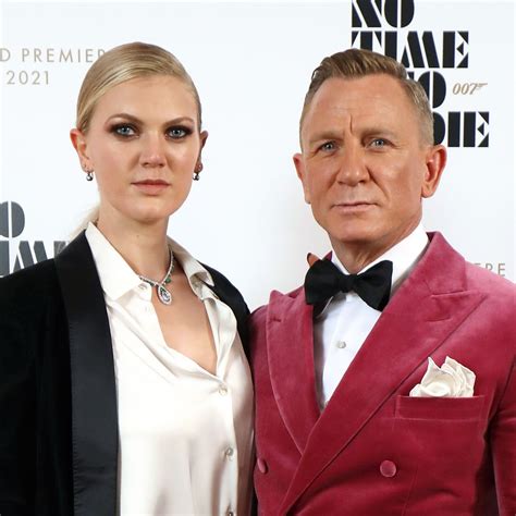 Daniel Craig And Rachel Weiszs Young Daughter Makes Big Impact On