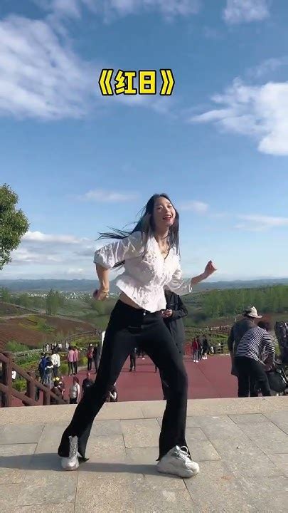 Sleepy And Tired Find A Harbor To Park Red Sun Dance Yang County Peony Garden Follow The