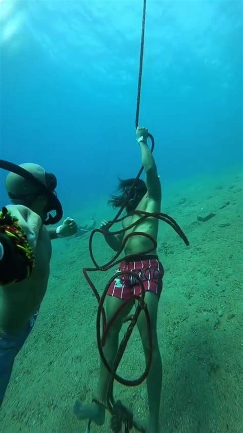Arab Hotties Breatholding Underwater