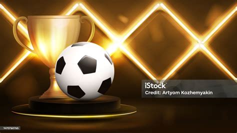 축구공과 챔피언 컵이 있는 연단은 배경에 라인 마름모 골드 네온 램프의 벽이 있는 어두운 장면에서 금색에 대한 스톡 벡터 아트