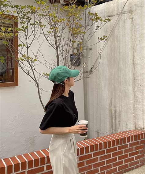 리리앤코 데일리하게 착용하기 좋은 라운드넥 티셔츠로 두가지 기장감으로 체형과취향에 맞게 선택 가능해용💜😉