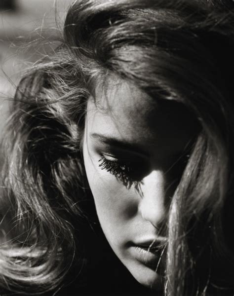 صور بنات حزينة ابيض واسود ليدي بيرد