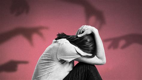 Familiari Di Una Vittima Di Stupro Tentano Di Far Ritirare La Denuncia E Invitano La Ragazza A