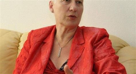 Това е прочутият меден сироп на д р Емилова Вижте точната му рецепта Red Leather Jacket Red