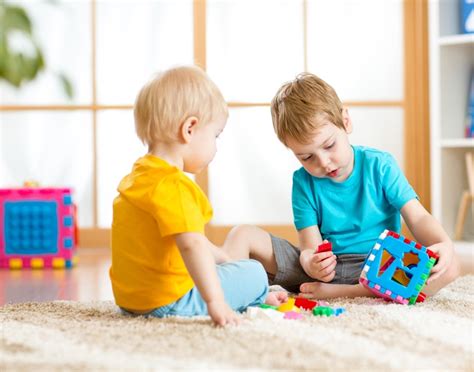 18 გასავითარებელი თამაში 1 3 წლის ბავშვისთვის მშობლები