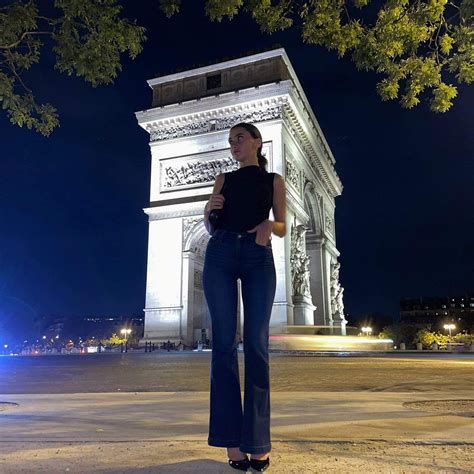 ჩემი გოგო ანანო ეკა ხოფერია უფროს შვილთან ერთად გადაღებულ კადრებს საფრანგეთიდან აქვეყნებს