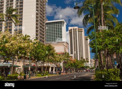 Shopping Downtown Honolulu