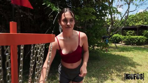 Frisky Frisbee Golf Daisy Pheonix Peter Green Eporner