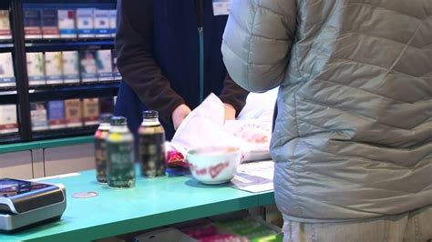 내일부터 편의점 비닐봉지 제공 금지일회용품 사용규제 확대 Sbs Biz