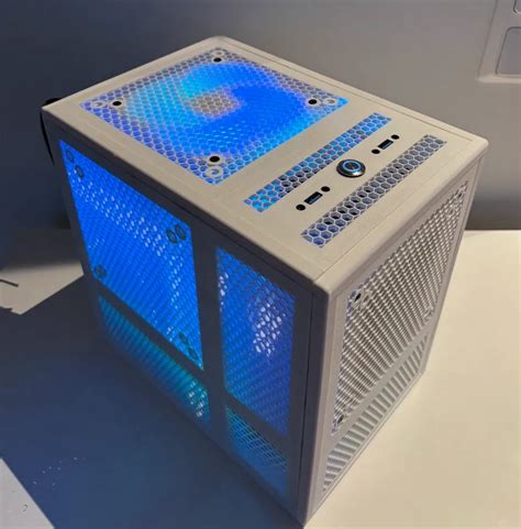 紧凑型 Mini Itx 电脑机箱 来自 Waagbo Makerworld