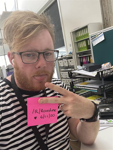 Roast Me Papi Scrolller