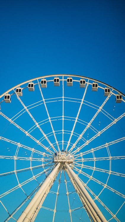 가족의 즐거움 거대한 관람차 건축 관광 관람차 관람차 캐빈 관람차 타워 구조 기쁨 낮 놀이공원 놀이기구 대관람차 대칭 랜드마크 레저 레져 활동