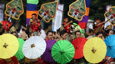 Semarak Peringatan Hardiknas 2025 Di Berbagai Daerah