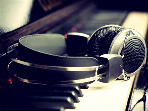 Here S Why Sexually Active Babes Watch More Music On TV Hindustan Times
