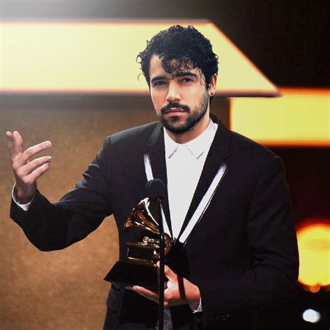 بیوگرافی کامل شروین حاجی پور گالری عکس لیست آهنگ ها