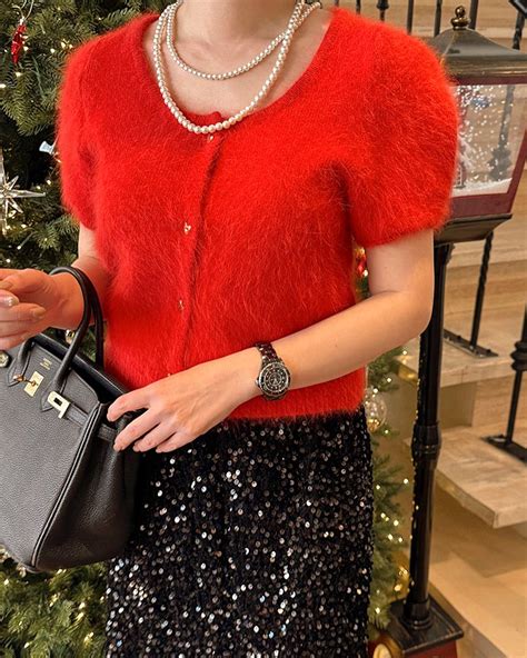 코코블랙 권영혜 ㆍ 행거샷 하나로 문의폭주했던 빨강니트 쁘띠한 스타일의 가디건으로 여리여리해보이고 여성스런가디건이에요 밝은빨강으로 더 화사해보이고 아이보리도 퓨어한