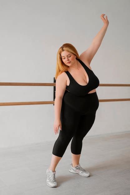 Premium Photo Full Shot Professional Plus Size Dancer Training