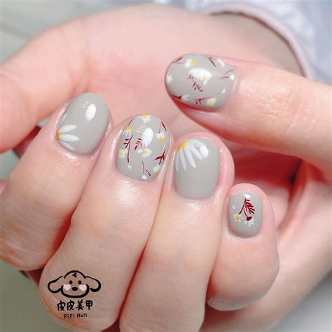 皮皮美甲 Pipi Nail •高雄美甲•三多美甲•手繪美甲 本月優惠～ 1000 💙💛🤍💐 所有凝膠包含前置作業、基礎保養、指甲修型