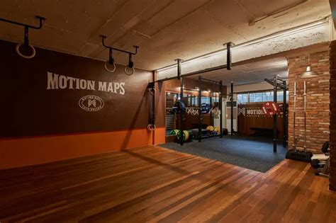 우드톤 빈티지 모던 분위기의 25평 맨몸운동 체육관 인테리어 서초구 서초동