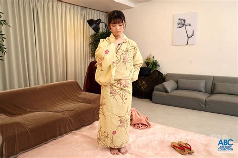 [focs 118] 新人 秋田美人の箱入り娘 初めて人前でセックスをした日に実家には内緒の中出しデビュー 清水ひな High