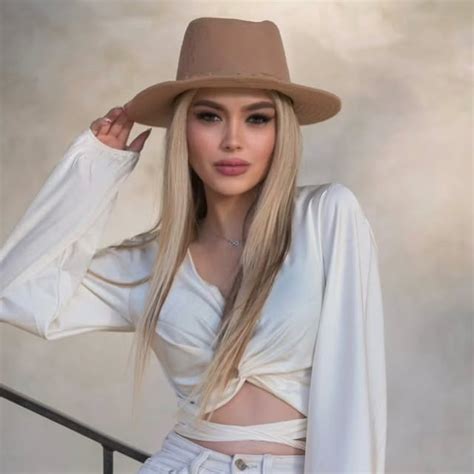 Kameliya Art On Threads