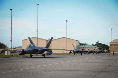 Hawaiian F 22s Deploying To Centcom Aor On First Ever Operational