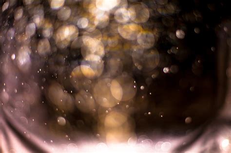 물 거품에서 Bokeh 반짝이 배경 색상형 추상화 합니다 점성술 신비한 갤럭시 성운 그리고 무한대로 개념 및 너머에서 우주 우주 검은색에 대한 스톡 사진 및 기타 이미지