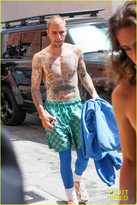 Justin Bieber Goes Shirtless While Out In Beverly Hills With Friends