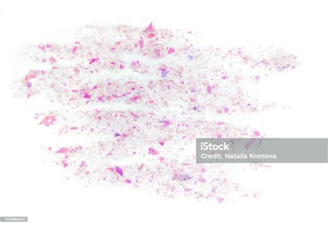 흰색 배경에 추상 수채화 줄무늬입니다 격리 손으로 그린 배경 종이에 아쿠아렐 브러쉬 얼룩이 있습니다 핑크 글리터 색상 고풍스런에