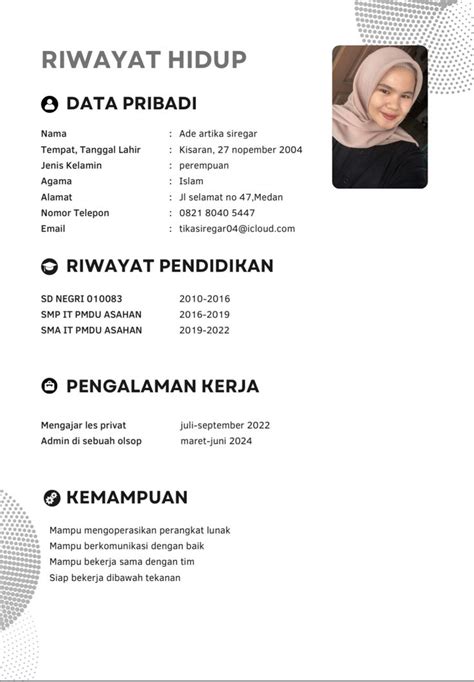 Pin oleh Amel d'Comel di Simpan Cepat di 2025 | Desain resume, Riwayat hidup, Cv kreatif