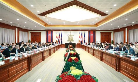 ឯកឧត្តមអភិសន្តិបណ្ឌិត ស សុខា ៖ ការរៀបចំកែសម្រួលសេចក្តីព្រាងច្បាប់ស្តីពីចរាចរណ៍ផ្លូវគោកថ្មី