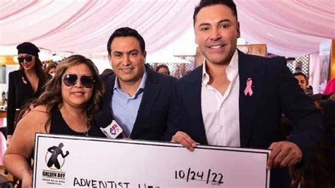 Oscar De La Hoya Presents Hospital With 1m Check
