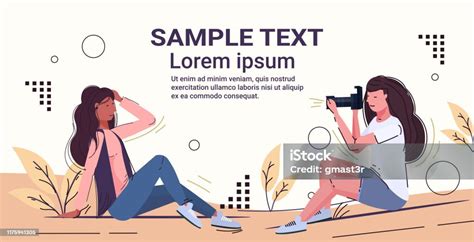 전문 여성 사진 작가 를 사용하여 디지털 Dslr 카메라 촬영 아프리카 계 미국인 소녀 모델 포즈 용 사진 패션 촬영 개념 전체 길이 수평 복사 공간 디지털 일안 반사식