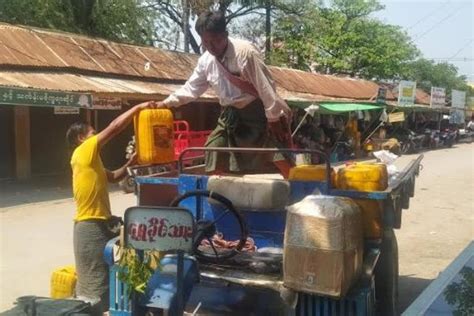 ကျောက်ဆည်မြို့နယ်တွင် ဈေးနှုန်းချိုသာစွာဖြင့် စားအုန်းဆီများ ရောင်းချပေး Myanmarnationalpost