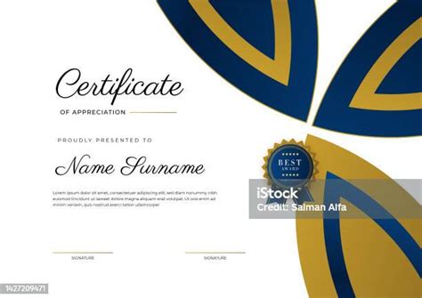 감사 템플릿 금색 및 파란색 인증서 골드 배지로 현대적인 인증서를 청소하십시오 고급스럽고 현대적인 라인 패턴의 인증서 테두리 템플릿 디플로마 벡터 템플릿 감사장에 대한 스톡