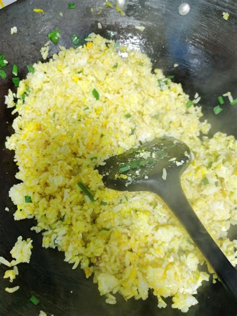 【蛋炒饭的做法步骤图，蛋炒饭怎么做好吃】糖中喵tan下厨房