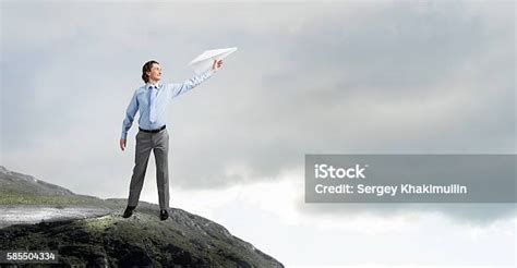 그는 인생을 너무 심각하게 생각하지 않습니다 혼합 미디어 3차원 형태에 대한 스톡 사진 및 기타 이미지 3차원 형태 경영자 기업 재무와 산업 Istock