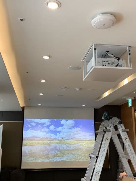 대형 회의실용 5000안시 레이저 빔프로젝터 엘리베이션 시공 빔프로젝터 설치 사례 아솔컴퍼니